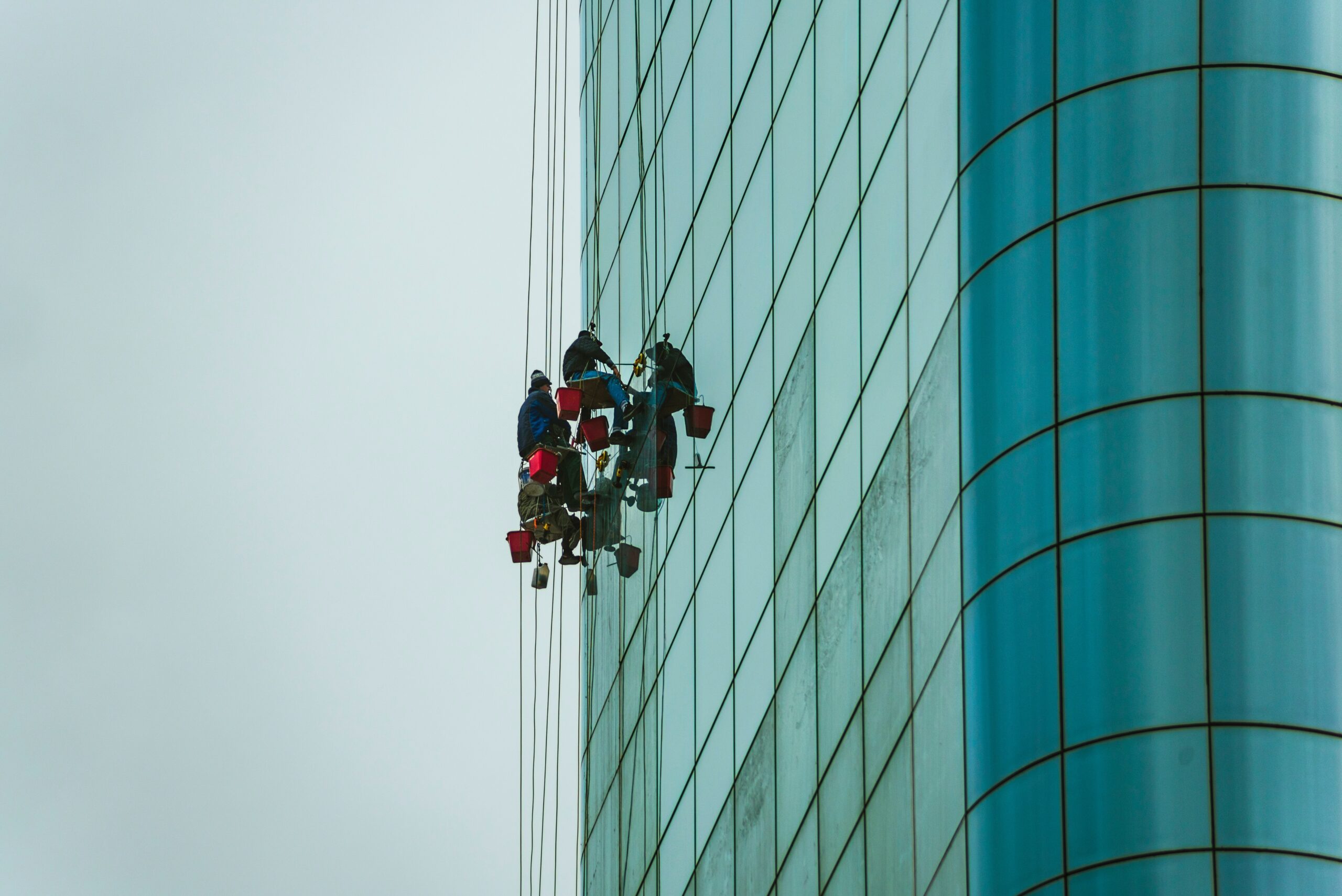 Retractable Fall Protection: Safety at Height - Urbaneus